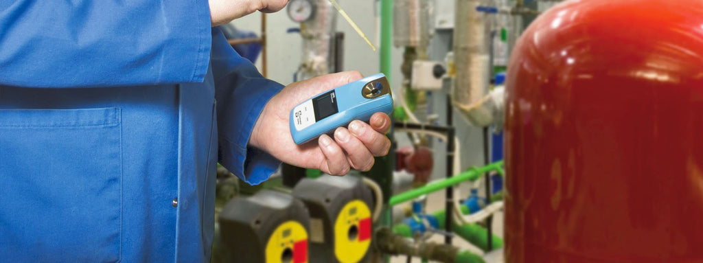 Measuring heat transfer solutions with simple digital refractometers ...